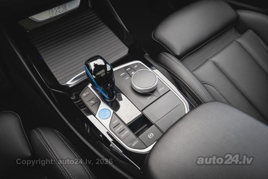 Zils BMW iX3 2021 Tallina, ar dzinēja tilpumu 0.00 L un nobraukumu 146 tūkst. km par 34900 €, foto 20 vietnē AUTOMOTO.COM.LV