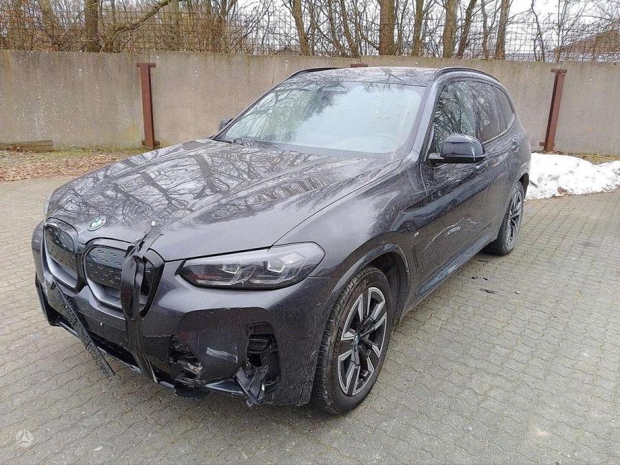 Grey BMW iX3 2022 in Siauliai, with an engine capacity of 0.00 L and mileage of 42 thousand km for 24650 €, photo 2 on AUTOMOTO.COM.LV