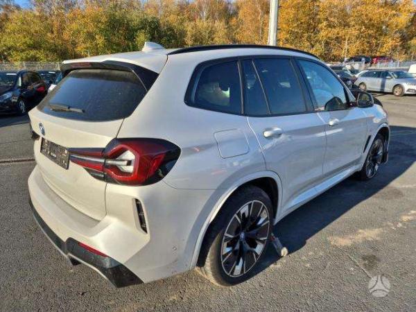 White BMW iX3 2022 in Kaunas, with an engine capacity of 0.00 L and mileage of 54 thousand km for 18890 €, photo 5 on AUTOMOTO.COM.LV