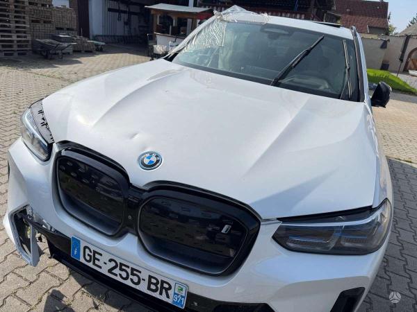 Balts BMW iX3 2022 Kauņa, ar dzinēja tilpumu 0.00 L un nobraukumu 40 tūkst. km par 18900 €, foto 2 vietnē AUTOMOTO.COM.LV