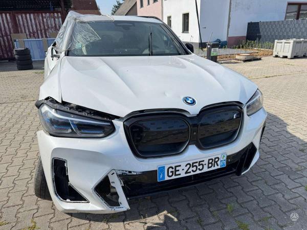 Balts BMW iX3 2022 Kauņa, ar dzinēja tilpumu 0.00 L un nobraukumu 40 tūkst. km par 18900 €, foto 3 vietnē AUTOMOTO.COM.LV