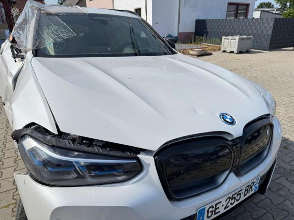 Balts BMW iX3 2022 Kauņa, ar dzinēja tilpumu 0.00 L un nobraukumu 40 tūkst. km par 18900 €, foto 4 vietnē AUTOMOTO.COM.LV