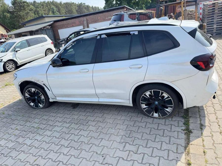 Balts BMW iX3 2022 Kauņa, ar dzinēja tilpumu 0.00 L un nobraukumu 40 tūkst. km par 18900 €, foto 7 vietnē AUTOMOTO.COM.LV