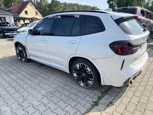 Balts BMW iX3 2022 Kauņa, ar dzinēja tilpumu 0.00 L un nobraukumu 40 tūkst. km par 18900 €, foto 7 vietnē AUTOMOTO.COM.LV