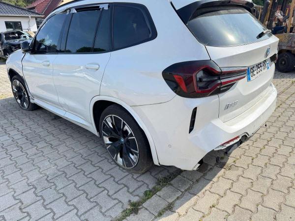Balts BMW iX3 2022 Kauņa, ar dzinēja tilpumu 0.00 L un nobraukumu 40 tūkst. km par 18900 €, foto 9 vietnē AUTOMOTO.COM.LV
