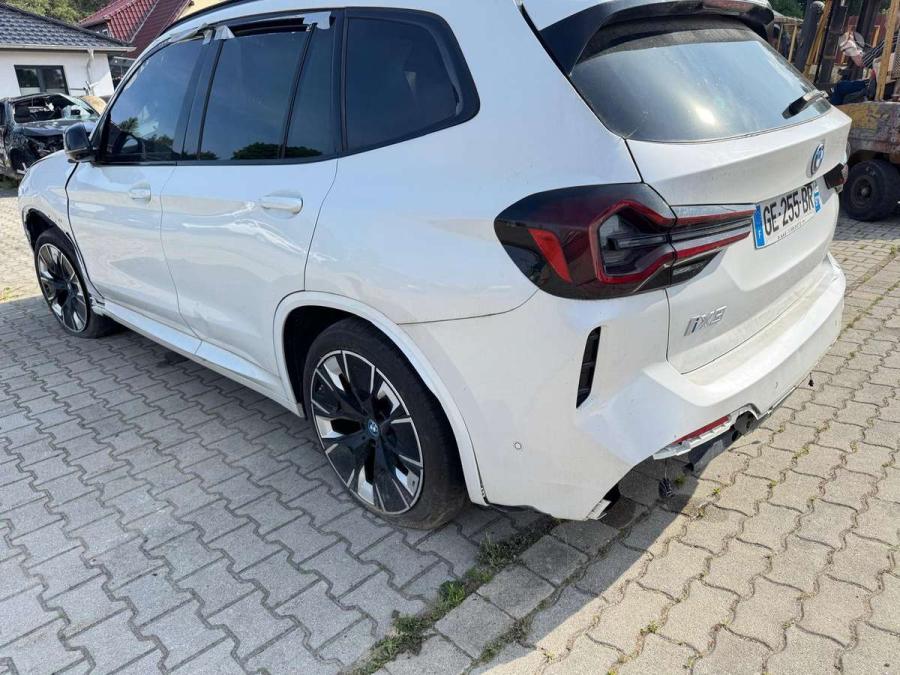 Balts BMW iX3 2022 Kauņa, ar dzinēja tilpumu 0.00 L un nobraukumu 40 tūkst. km par 18900 €, foto 10 vietnē AUTOMOTO.COM.LV