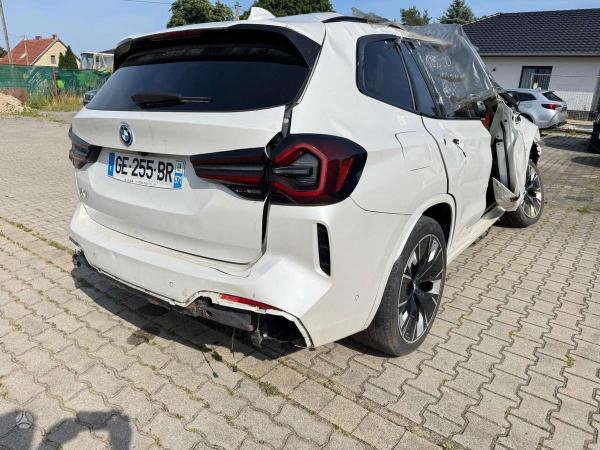 Balts BMW iX3 2022 Kauņa, ar dzinēja tilpumu 0.00 L un nobraukumu 40 tūkst. km par 18900 €, foto 10 vietnē AUTOMOTO.COM.LV