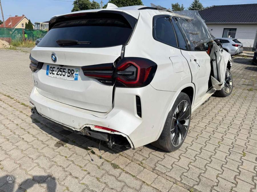 Balts BMW iX3 2022 Kauņa, ar dzinēja tilpumu 0.00 L un nobraukumu 40 tūkst. km par 18900 €, foto 11 vietnē AUTOMOTO.COM.LV