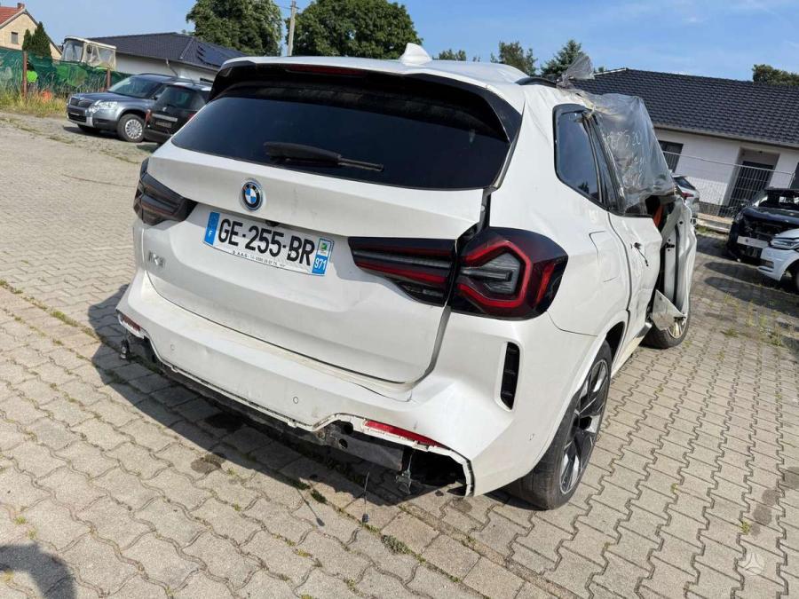Balts BMW iX3 2022 Kauņa, ar dzinēja tilpumu 0.00 L un nobraukumu 40 tūkst. km par 18900 €, foto 12 vietnē AUTOMOTO.COM.LV
