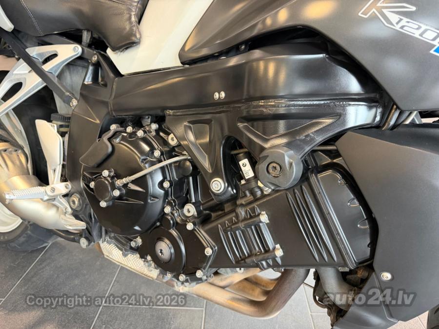 Белый БМВ K 1200R 2005 в Таллин, объемом двигателя 1.16 л и пробегом 47 тыс. км за 2990 €, фото 11 на AUTOMOTO.COM.LV