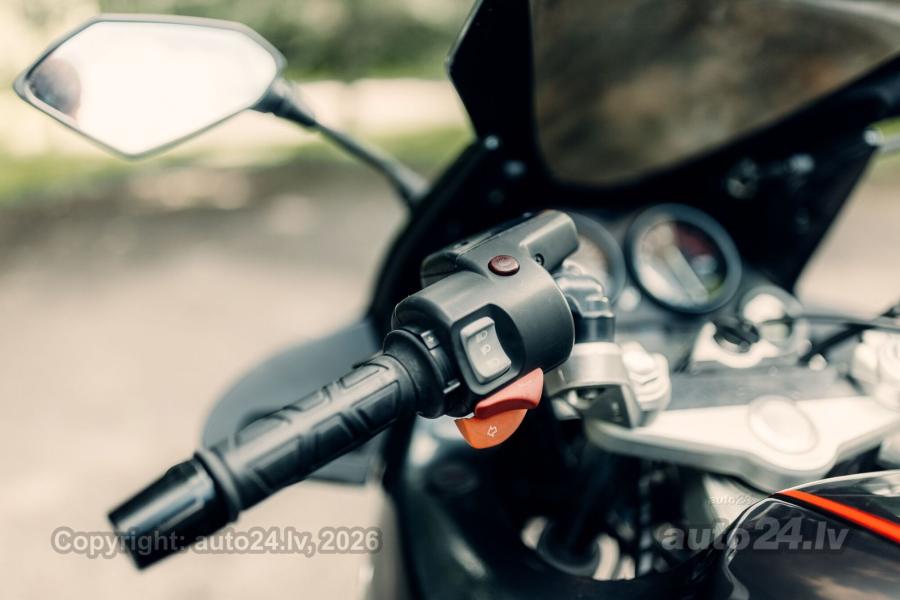 Pelēks BMW K 1200RS 2000 Pērnava, ar dzinēja tilpumu 1.18 L un nobraukumu 87 tūkst. km par 3500 €, foto 16 vietnē AUTOMOTO.COM.LV