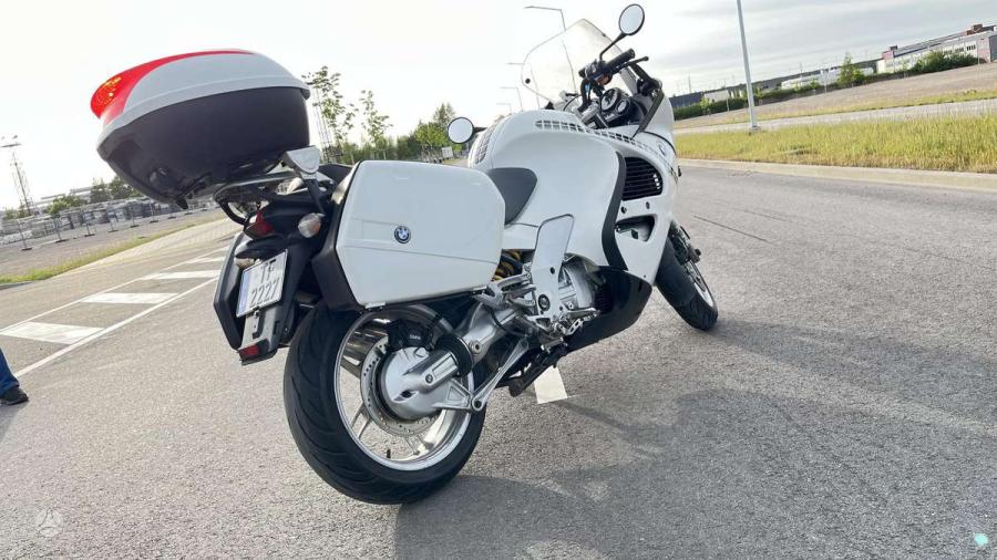 Balts BMW K 1200RS 2002 Liepāja, ar dzinēja tilpumu 1.20 L un nobraukumu 71 tūkst. km par 2750 €, foto 7 vietnē AUTOMOTO.COM.LV