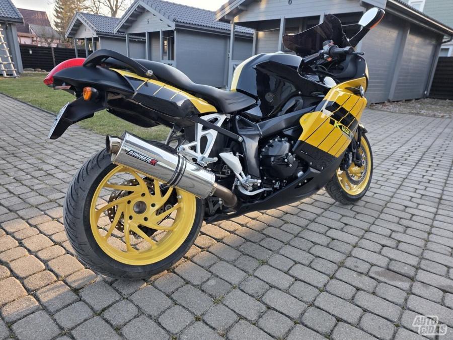Yellow BMW K 1200S 2005 in Palanga, with an engine capacity of 1.16 L and mileage of 45 thousand km for 3950 €, photo 6 on AUTOMOTO.COM.LV