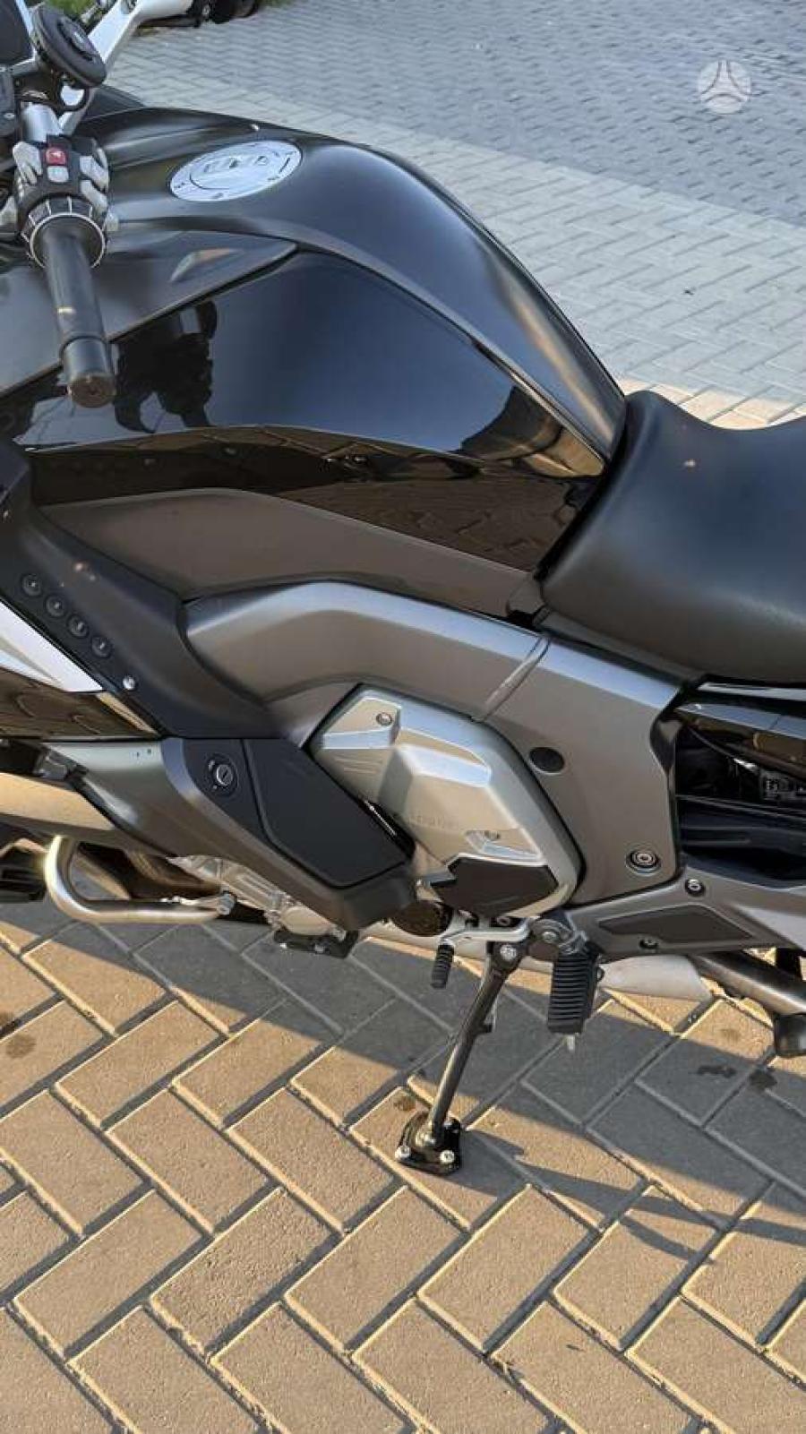Черный БМВ K 1600GT 2017 в Вильнюс, объемом двигателя 1.60 л и пробегом 40 тыс. км за 14200 €, фото 12 на AUTOMOTO.COM.LV
