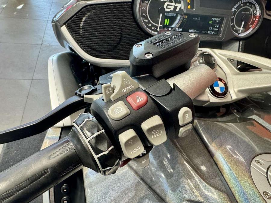 Grey BMW K 1600GT 2018 in Vilnius, with an engine capacity of 1.60 L and mileage of 41 thousand km for 12699 €, photo 14 on AUTOMOTO.COM.LV