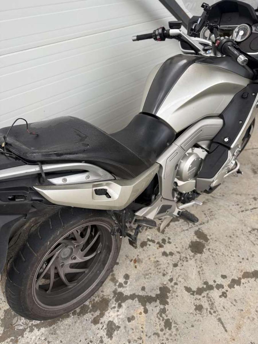 BMW K 1600GTL 2013 Tauragė, ar dzinēja tilpumu 1.60 L un nobraukumu 40 tūkst. km par 4200 €, foto 4 vietnē AUTOMOTO.COM.LV