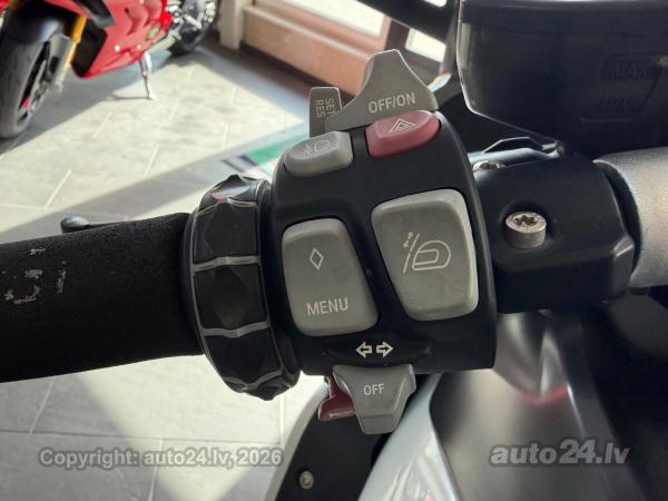 White BMW K 1600GTL 2013 in Tallinn, with an engine capacity of 1.65 L and mileage of 97 thousand km for 5990 €, photo 5 on AUTOMOTO.COM.LV