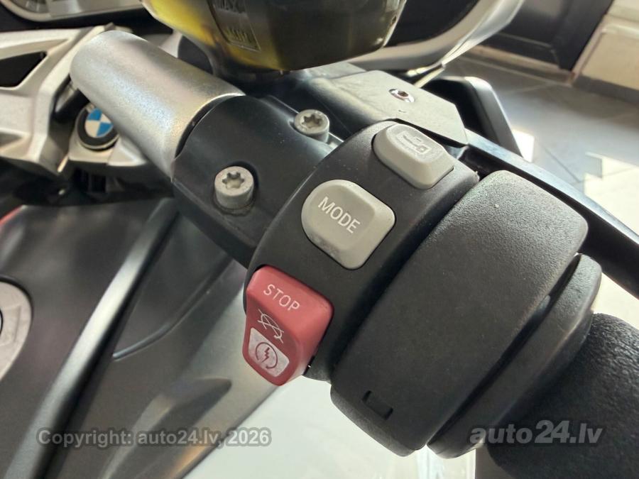 White BMW K 1600GTL 2013 in Tallinn, with an engine capacity of 1.65 L and mileage of 97 thousand km for 5990 €, photo 7 on AUTOMOTO.COM.LV