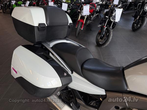 White BMW K 1600GTL 2013 in Tallinn, with an engine capacity of 1.65 L and mileage of 97 thousand km for 5990 €, photo 7 on AUTOMOTO.COM.LV