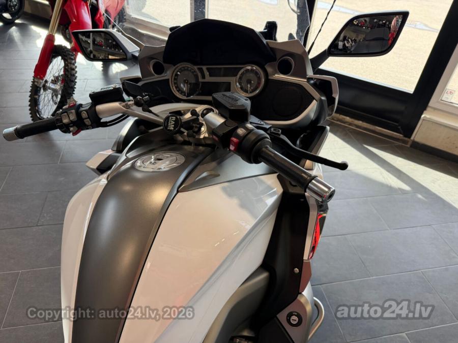 Balts BMW K 1600GTL 2019 Tallina, ar dzinēja tilpumu 1.65 L un nobraukumu 48 tūkst. km par 15990 €, foto 6 vietnē AUTOMOTO.COM.LV