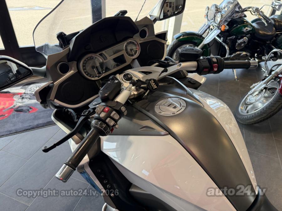 Balts BMW K 1600GTL 2019 Tallina, ar dzinēja tilpumu 1.65 L un nobraukumu 48 tūkst. km par 15990 €, foto 18 vietnē AUTOMOTO.COM.LV
