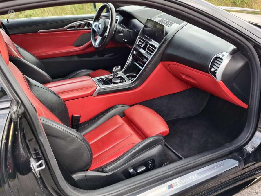 Black BMW M 850 2019 in Siauliai, with an engine capacity of 4.40 L and mileage of 86 thousand km for 43500 €, photo 13 on AUTOMOTO.COM.LV