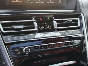 Black BMW M 850 2019 in Siauliai, with an engine capacity of 4.40 L and mileage of 86 thousand km for 43500 €, photo 25 on AUTOMOTO.COM.LV