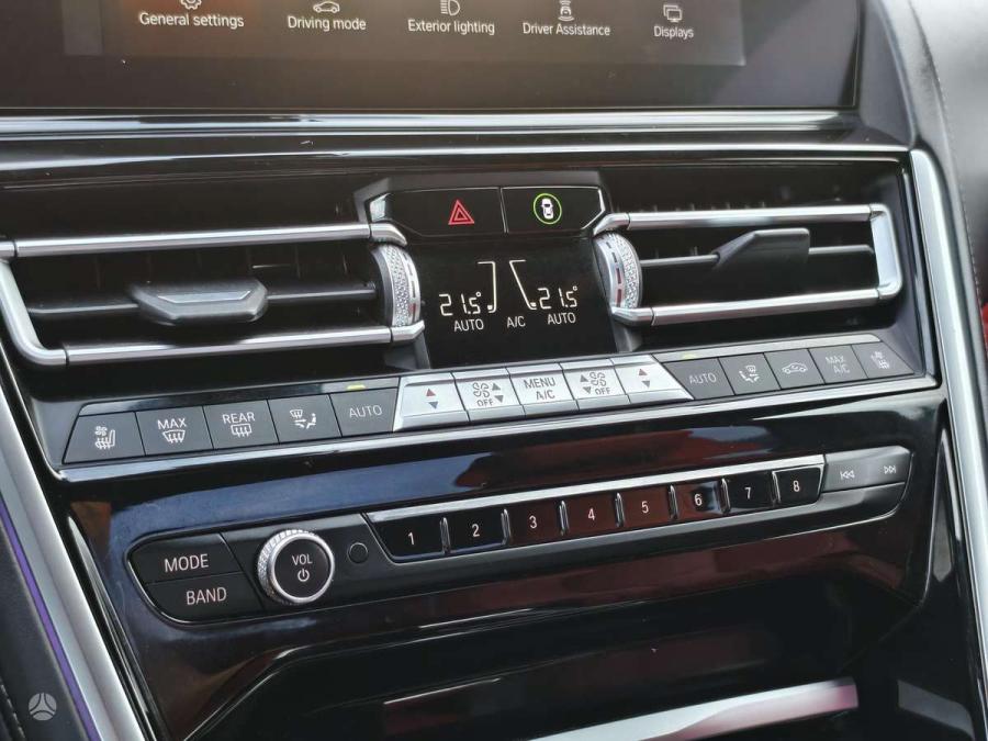 Black BMW M 850 2019 in Siauliai, with an engine capacity of 4.40 L and mileage of 86 thousand km for 43500 €, photo 25 on AUTOMOTO.COM.LV