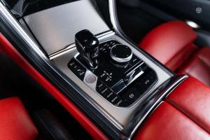 Pelēks BMW M 850 2022 Viļņa, ar dzinēja tilpumu 4.40 L un nobraukumu 47 tūkst. km par 50999 €, foto 23 vietnē AUTOMOTO.COM.LV