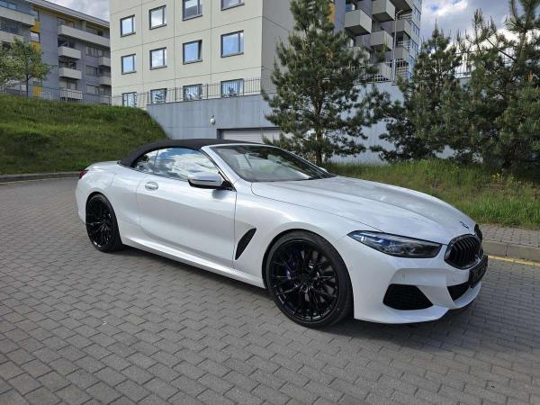 Balts BMW M 850 2021 Viļņa, ar dzinēja tilpumu 4.40 L un nobraukumu 105 tūkst. km par 47800 €, foto 9 vietnē AUTOMOTO.COM.LV