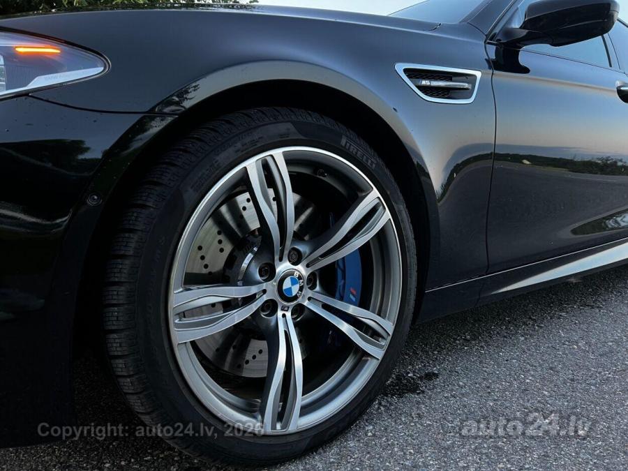 Melns BMW M-series 2015 Tallina, ar dzinēja tilpumu 4.40 L un nobraukumu 179 tūkst. km par 39800 €, foto 13 vietnē AUTOMOTO.COM.LV
