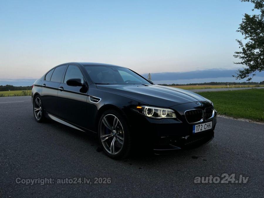 Melns BMW M-series 2015 Tallina, ar dzinēja tilpumu 4.40 L un nobraukumu 179 tūkst. km par 39800 €, foto 17 vietnē AUTOMOTO.COM.LV