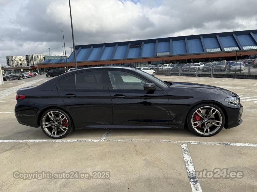 Melns BMW M-series 2020 Tallina, ar dzinēja tilpumu 4.40 L un nobraukumu 160 tūkst. km par 49999 €, foto 2 vietnē AUTOMOTO.COM.LV