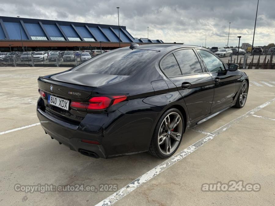 Melns BMW M-series 2020 Tallina, ar dzinēja tilpumu 4.40 L un nobraukumu 160 tūkst. km par 49999 €, foto 3 vietnē AUTOMOTO.COM.LV