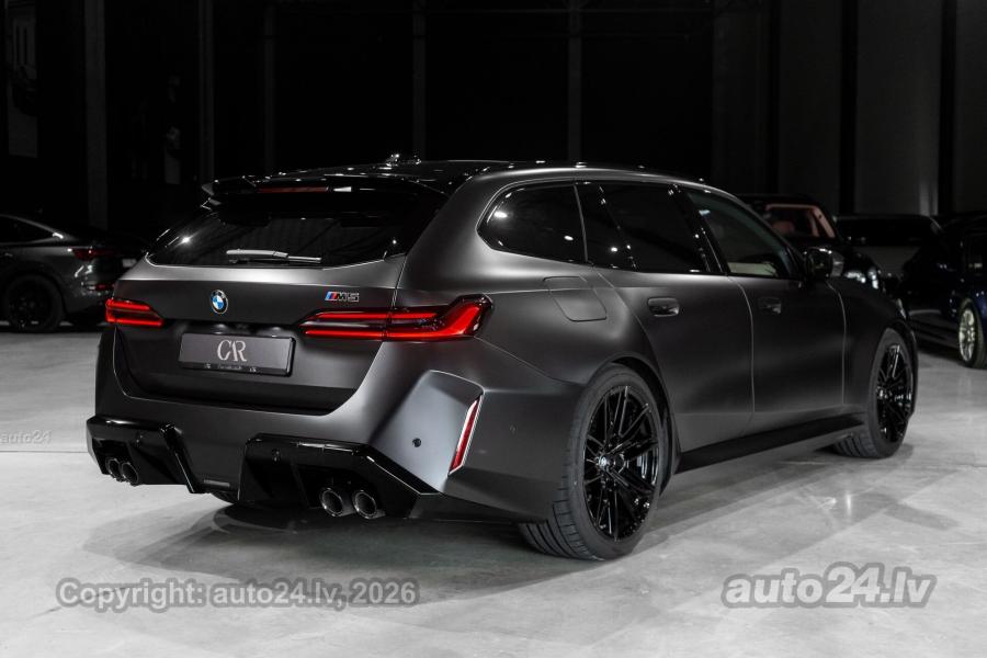 Black BMW M-series 2025 in Riga, with an engine capacity of 4.40 L and mileage of 6 thousand km for 123000 €, photo 5 on AUTOMOTO.COM.LV