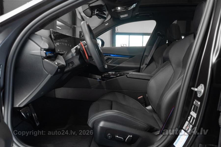 Black BMW M-series 2025 in Riga, with an engine capacity of 4.40 L and mileage of 6 thousand km for 123000 €, photo 9 on AUTOMOTO.COM.LV