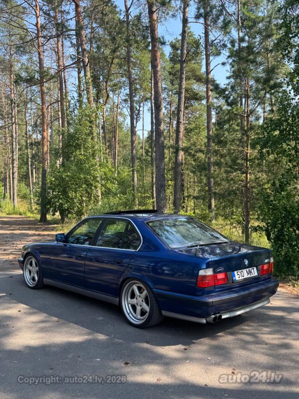 Синий БМВ M-series 1992 в Таллин, объемом двигателя 3.80 л и пробегом 250 тыс. км за 40000 €, фото 3 на AUTOMOTO.COM.LV