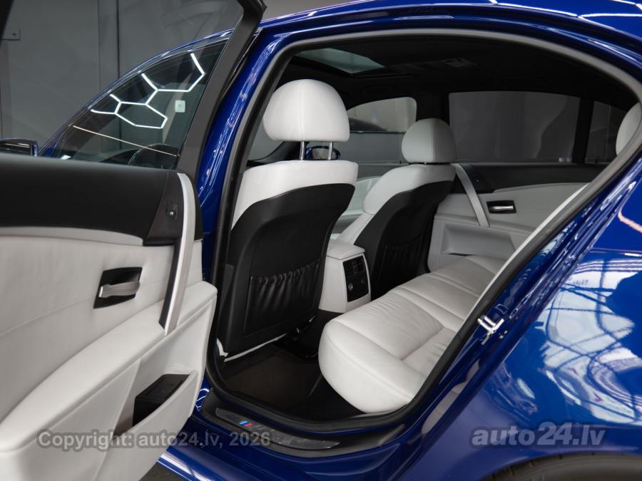 Zils BMW M-series 2005 Tallina, ar dzinēja tilpumu 5.00 L un nobraukumu 155 tūkst. km par 40990 €, foto 11 vietnē AUTOMOTO.COM.LV