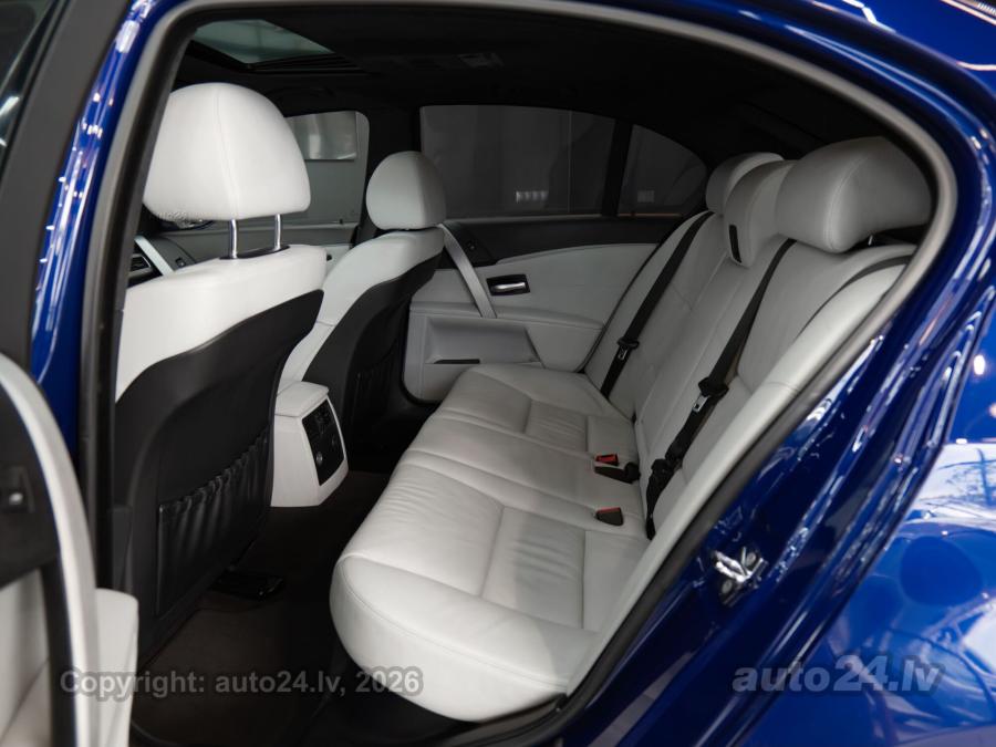 Zils BMW M-series 2005 Tallina, ar dzinēja tilpumu 5.00 L un nobraukumu 155 tūkst. km par 40990 €, foto 12 vietnē AUTOMOTO.COM.LV
