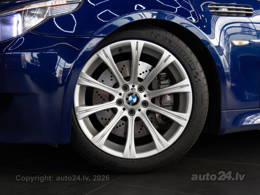 Zils BMW M-series 2005 Tallina, ar dzinēja tilpumu 5.00 L un nobraukumu 155 tūkst. km par 40990 €, foto 15 vietnē AUTOMOTO.COM.LV