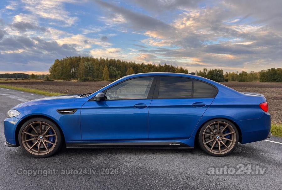 Blue BMW M-series 2012 in Kuressaare, with an engine capacity of 4.40 L and mileage of 80 thousand km for 39900 €, photo 8 on AUTOMOTO.COM.LV