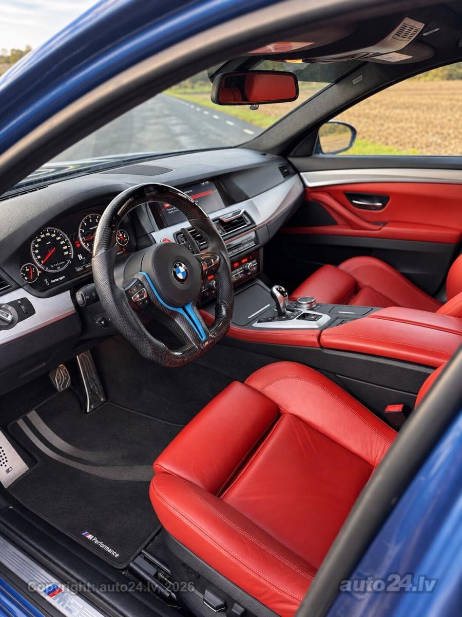 Blue BMW M-series 2012 in Kuressaare, with an engine capacity of 4.40 L and mileage of 80 thousand km for 39900 €, photo 9 on AUTOMOTO.COM.LV