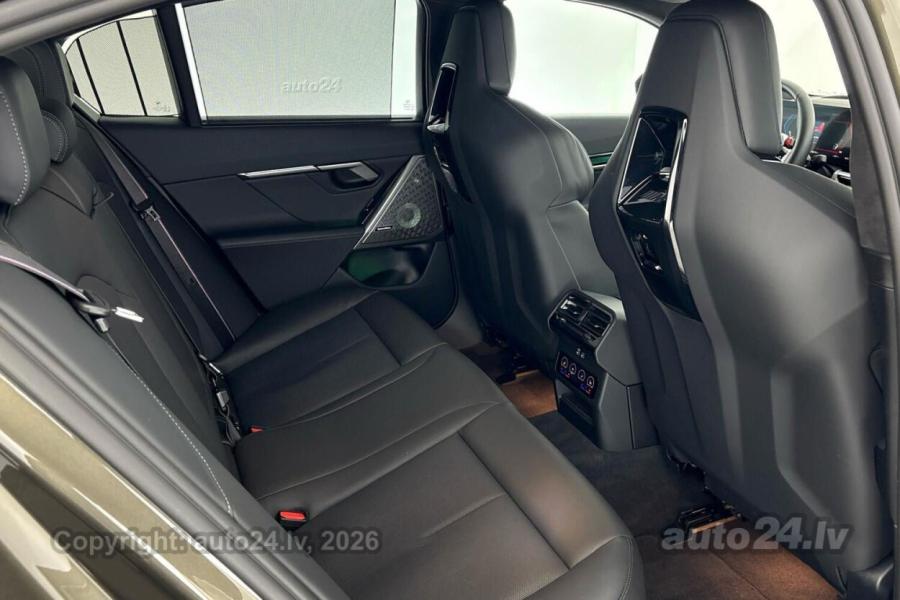 Zaļš BMW M-series 2025 Tallina, ar dzinēja tilpumu 0.00 L un nobraukumu 22 tūkst. km par 119990 €, foto 5 vietnē AUTOMOTO.COM.LV