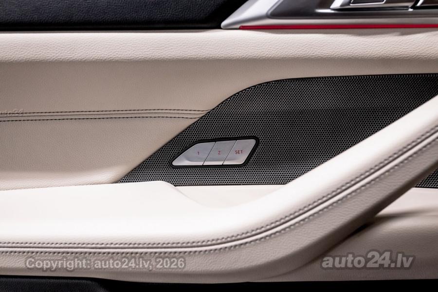 Pelēks BMW M-series 2020 Pērnava, ar dzinēja tilpumu 3.00 L un nobraukumu 180 tūkst. km par 34999 €, foto 24 vietnē AUTOMOTO.COM.LV