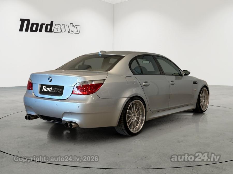 Pelēks BMW M-series 2006 Tallina, ar dzinēja tilpumu 5.00 L un nobraukumu 167 tūkst. km par 35000 €, foto 6 vietnē AUTOMOTO.COM.LV