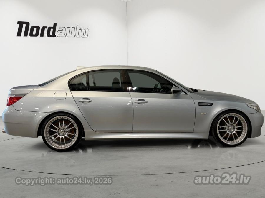 Pelēks BMW M-series 2006 Tallina, ar dzinēja tilpumu 5.00 L un nobraukumu 167 tūkst. km par 35000 €, foto 7 vietnē AUTOMOTO.COM.LV