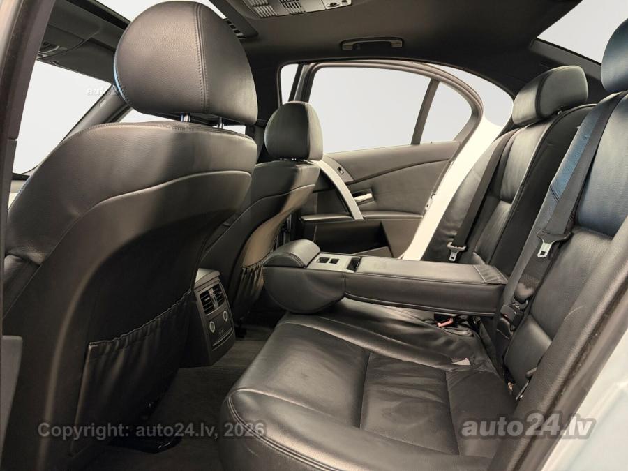 Pelēks BMW M-series 2006 Tallina, ar dzinēja tilpumu 5.00 L un nobraukumu 167 tūkst. km par 35000 €, foto 11 vietnē AUTOMOTO.COM.LV