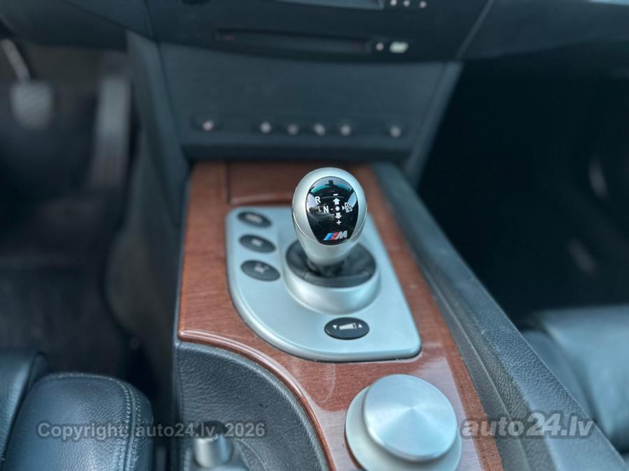 Pelēks BMW M-series 2007 Tallina, ar dzinēja tilpumu 5.00 L un nobraukumu 147 tūkst. km par 30000 €, foto 12 vietnē AUTOMOTO.COM.LV