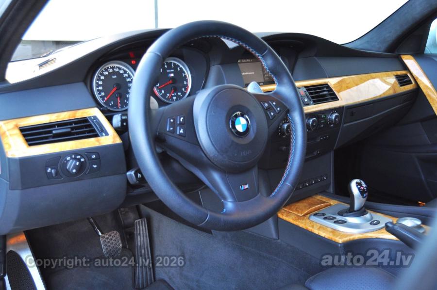 Pelēks BMW M-series 2007 Tallina, ar dzinēja tilpumu 5.00 L un nobraukumu 61 tūkst. km par 59500 €, foto 17 vietnē AUTOMOTO.COM.LV