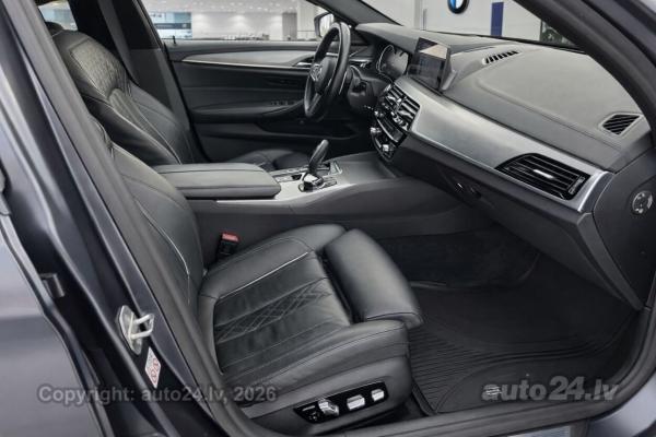 Pelēks BMW M-series 2018 Tallina, ar dzinēja tilpumu 4.40 L un nobraukumu 102 tūkst. km par 42900 €, foto 10 vietnē AUTOMOTO.COM.LV